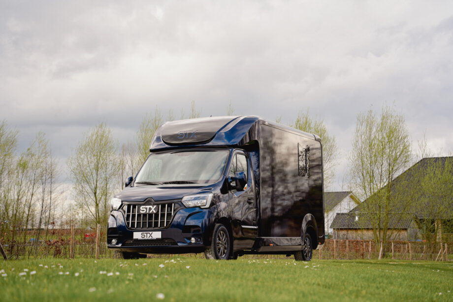 Stephex Horsetrucks: Return of the STX 2H Renault Master Truck with ...