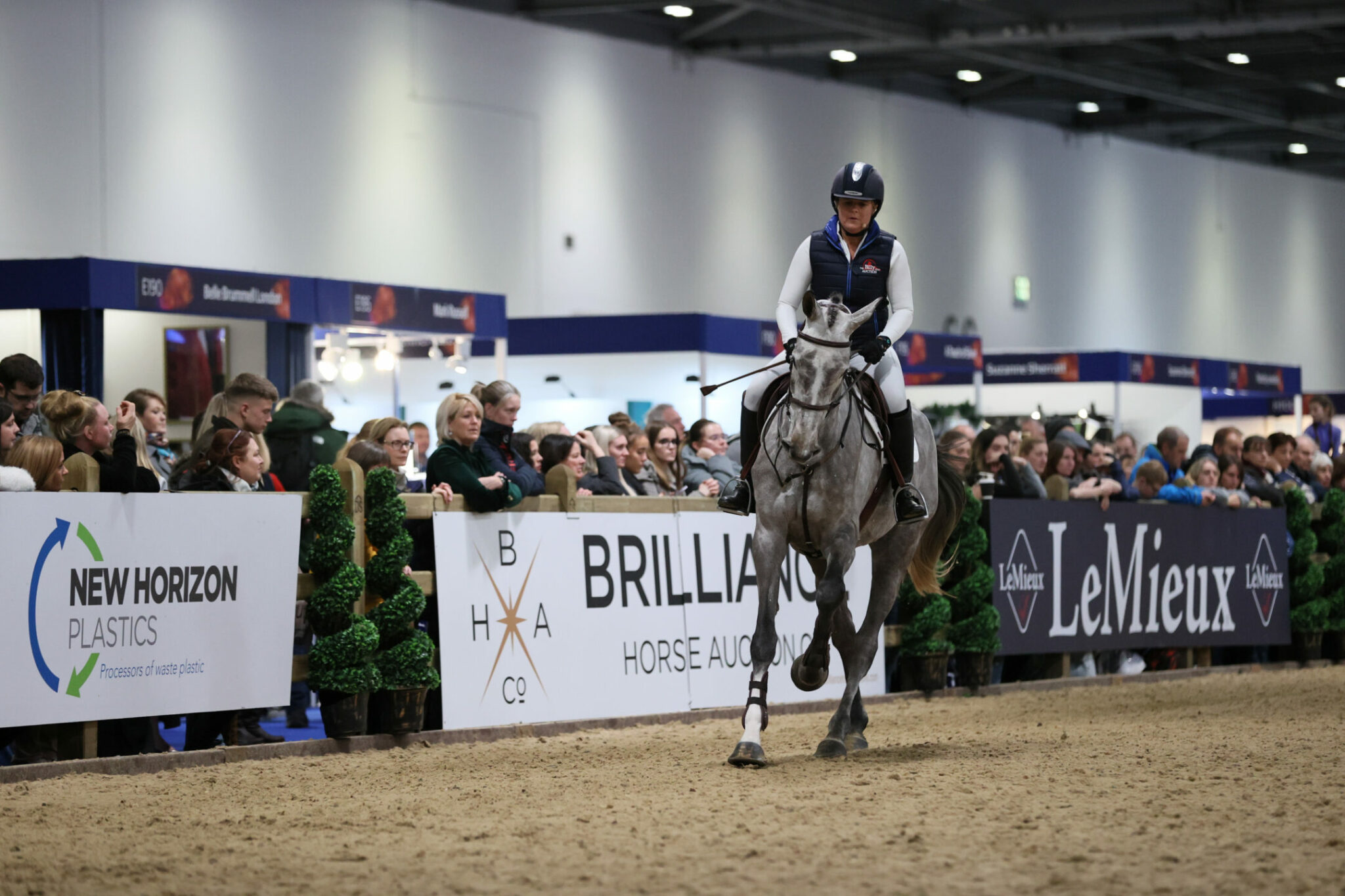 Pippa Funnell guida la prossima generazione di cavalieri: