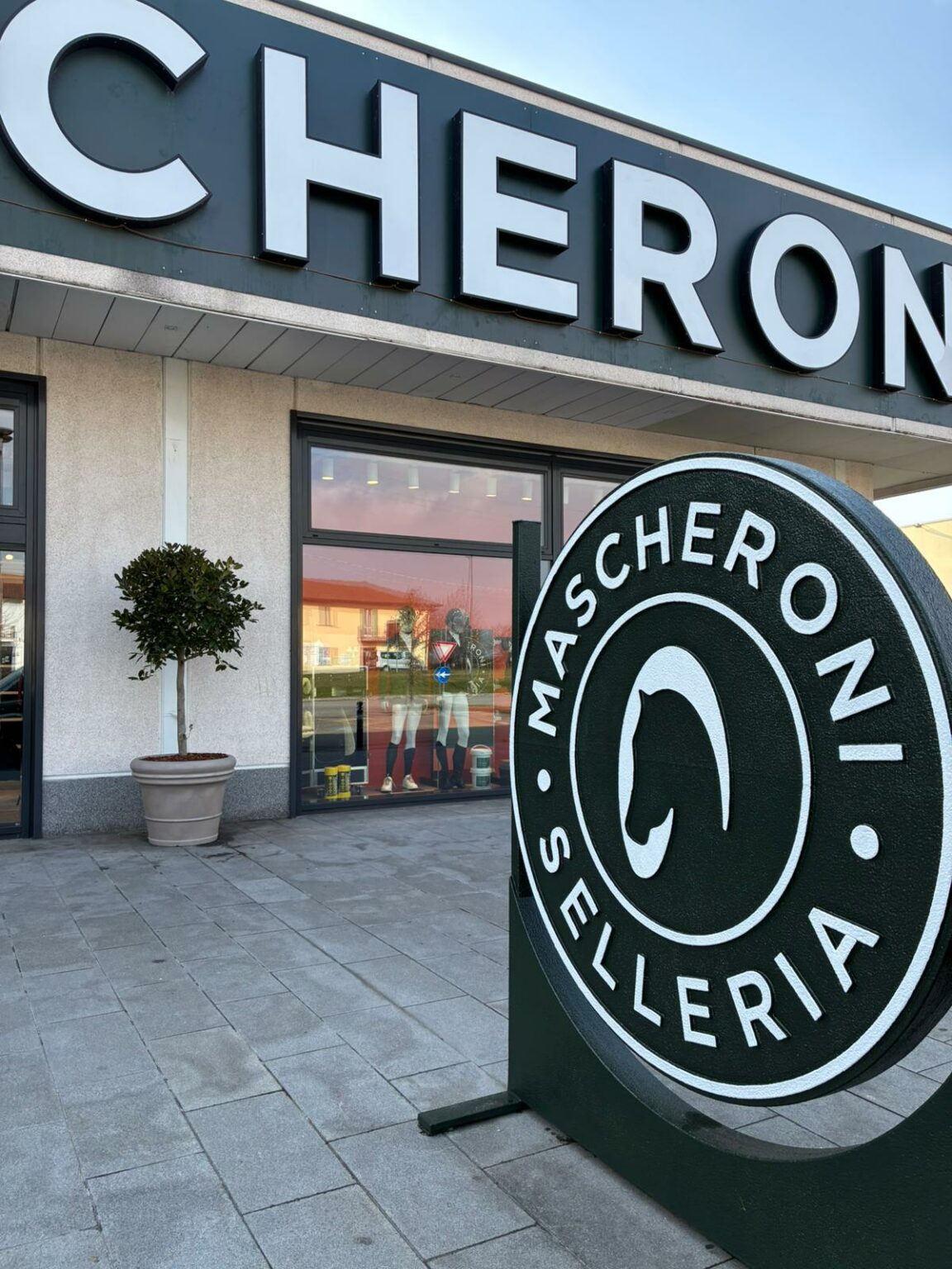Mascheroni Selleria inaugura il nuovo store di Busnago ...